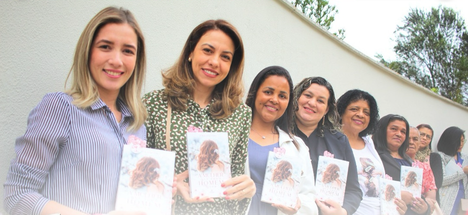 Lançamento do livro “A mulher que todo homem quer”, de Núbia Siqueira ...